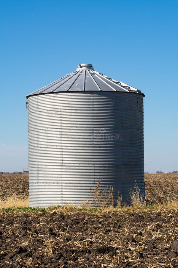 Metal silo stock image. Image of building, metal, warehousing - 32540997