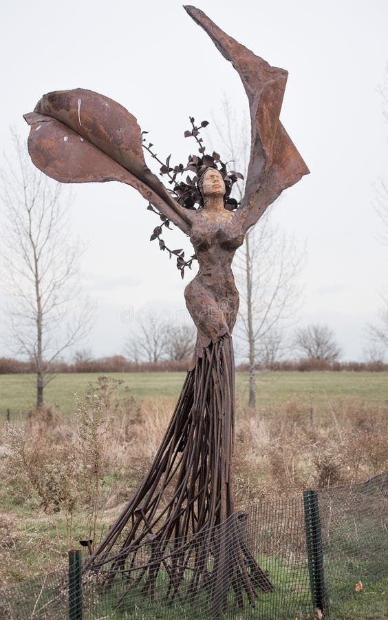 Metal statue editorial photo. Image of asia, head, city - 82268016