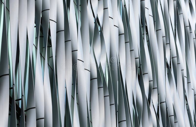 Metal Torcido En El Lado De Un Edificio Foto de archivo - Imagen de ...