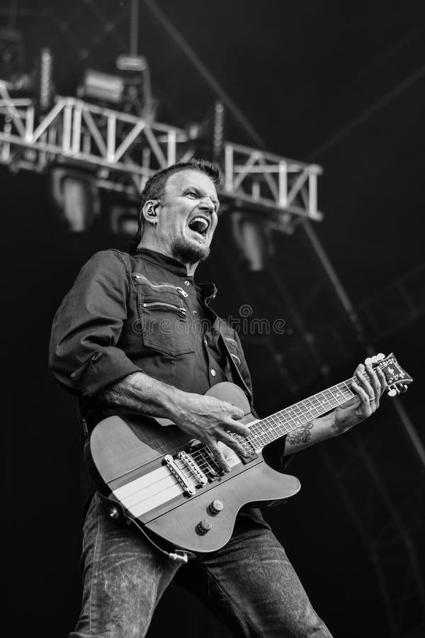 Metalband Pesado Perturbado 2016 Vivos Imagen de archivo editorial ...