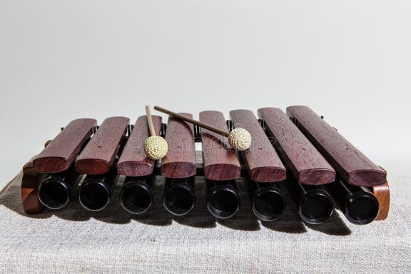 Metallophones image stock. Image du xylophone, créativité - 37054375