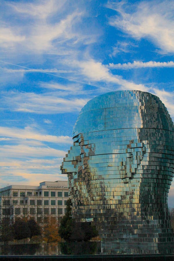 Metalmorphosis 6 photo éditorial. Image du bleu, centre - 91403416