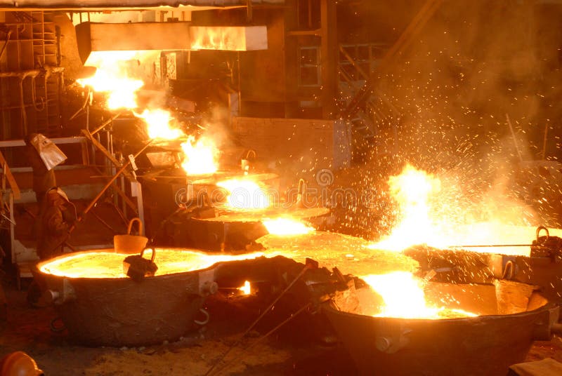 Metalurgia industrial foto de archivo. Imagen de humo - 5890748