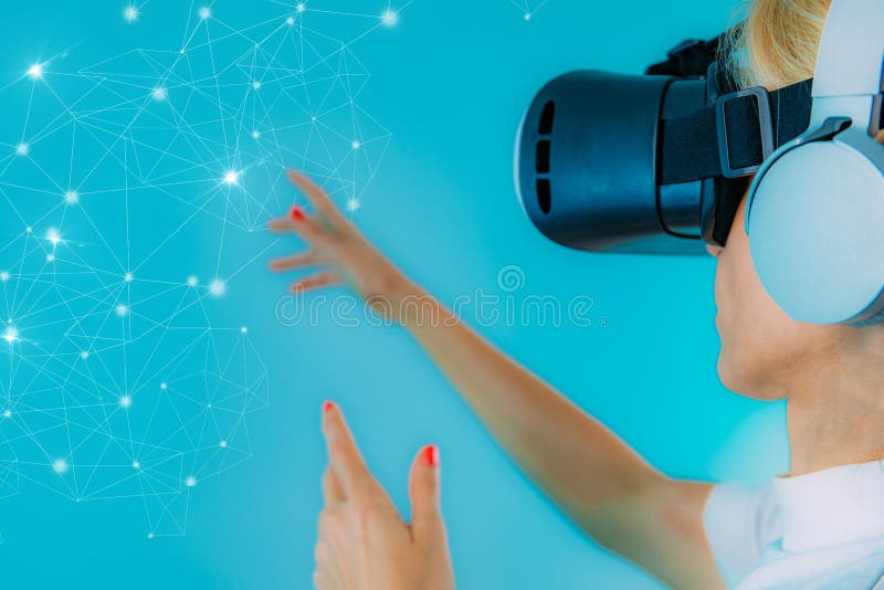 Metaverse Virtual Reality, Exploring Virtual Space, Interacting with ...