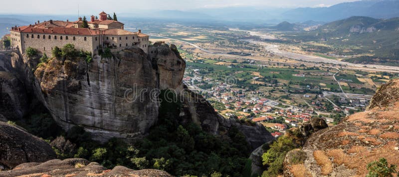 Meteora Greece. Edificio Del Monasterio Saint Stephen Agios Stefanos ...