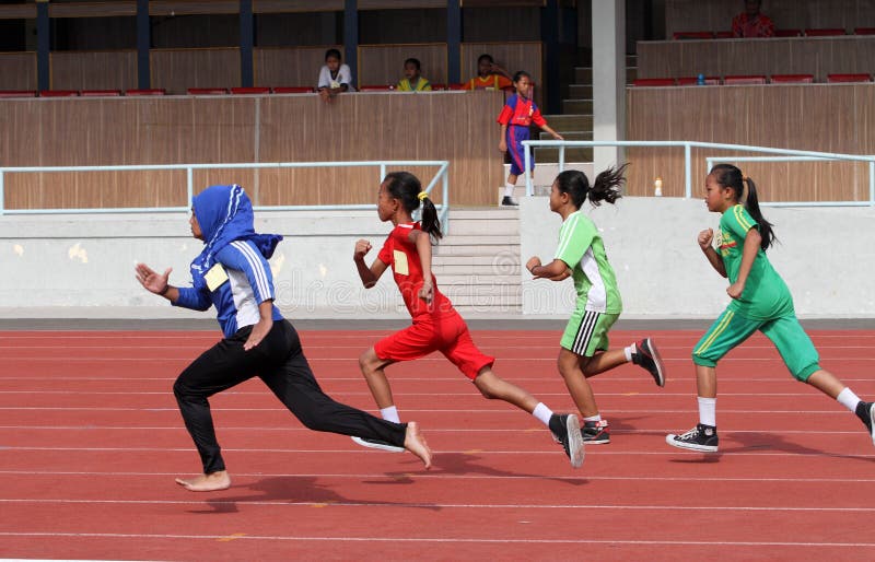 100 meter run editorial photo. Image of competing, stadium - 67836721