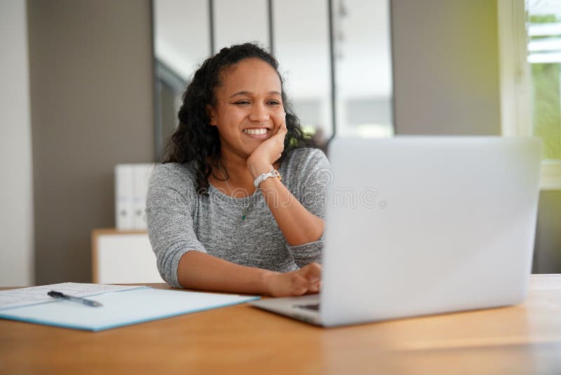 Metis Woman Working at the Office Stock Photo - Image of searching ...