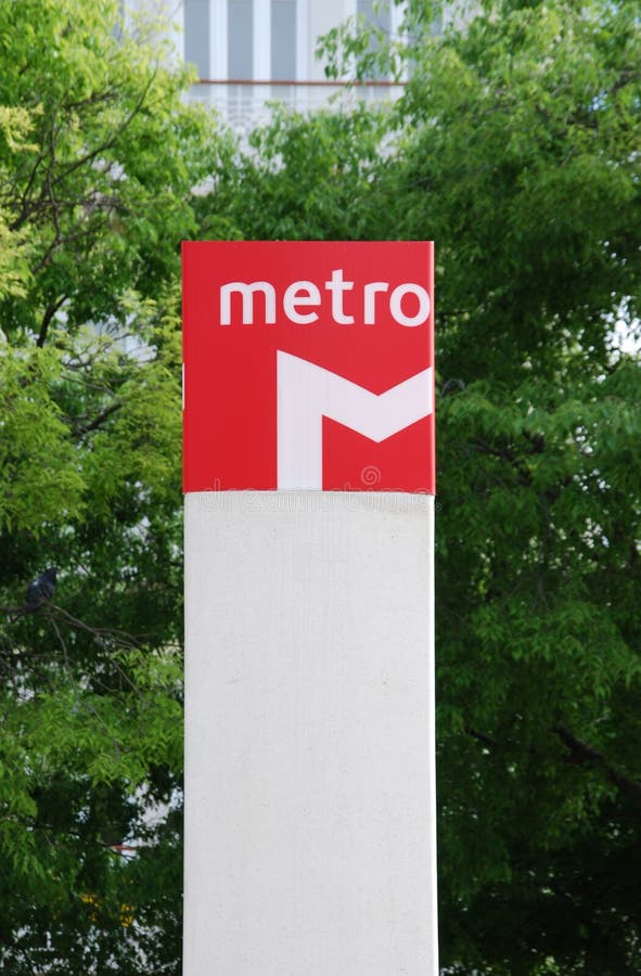 Paris Metro sign editorial photo. Image of sign, transport - 9130571