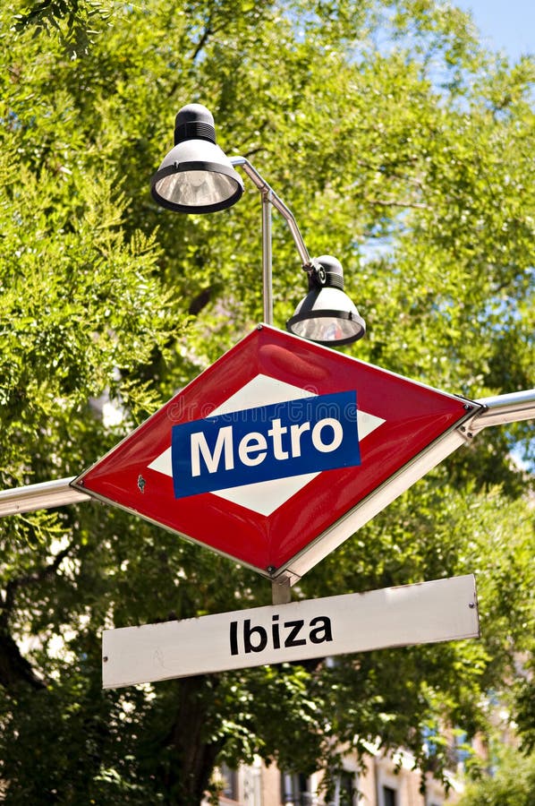 Metro sign, madrid editorial photography. Image of company - 21090742