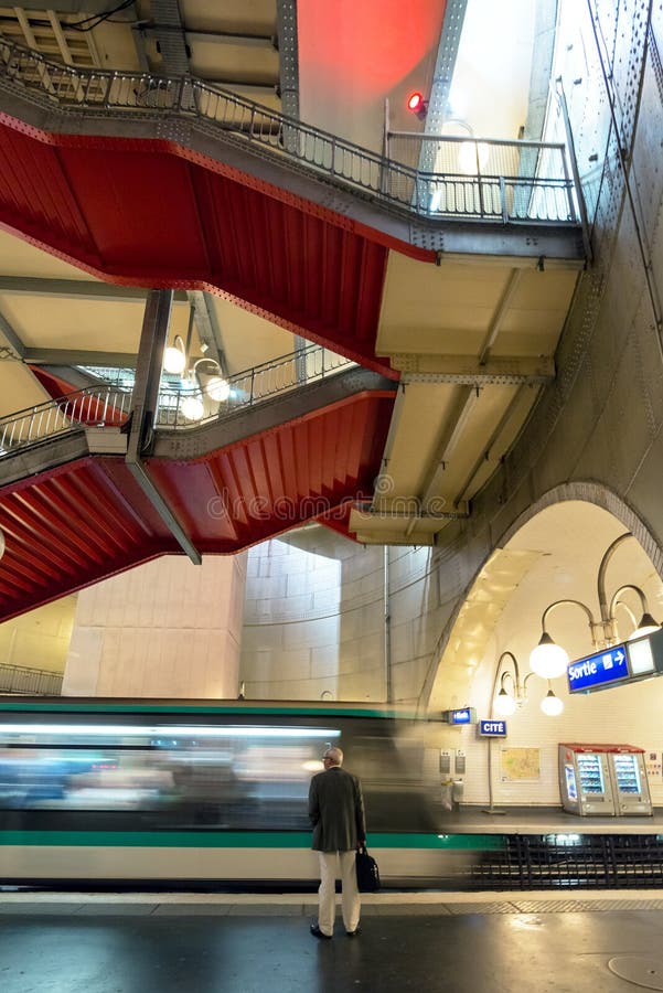 Metro station in Paris editorial stock image. Image of tourist - 38892784