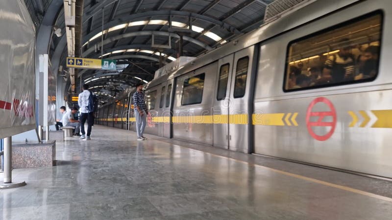 3-7-24 a Metro Station Transforms from Empty To Crowded As the Train ...