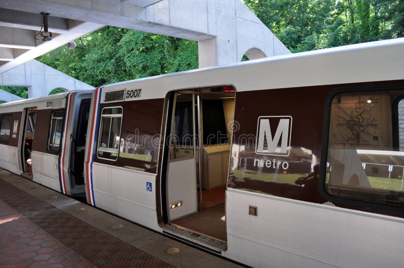 Metro Train editorial stock image. Image of train, platform - 31356139