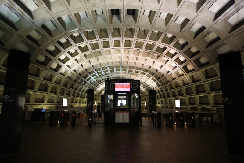 Metro Train Move Fast in the Channel in Washington Editorial Stock ...