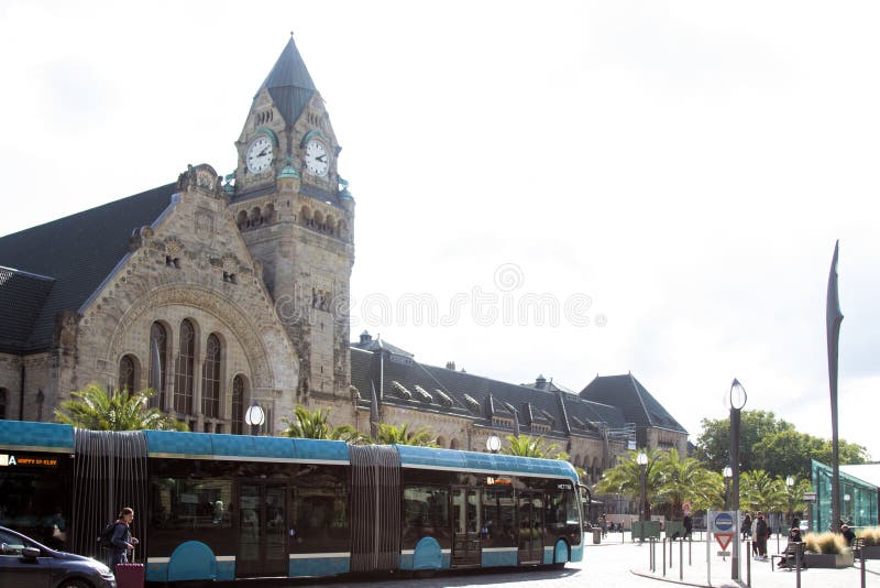 Metrobus, Bi-articulated Buses, Multi-section Articulated Buses ... Metrobus, Bi-articulated Buses, Multi-section Articulated Buses ...