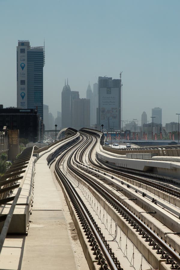 Metroline in Dubai editorial stock photo. Image of port - 117972143