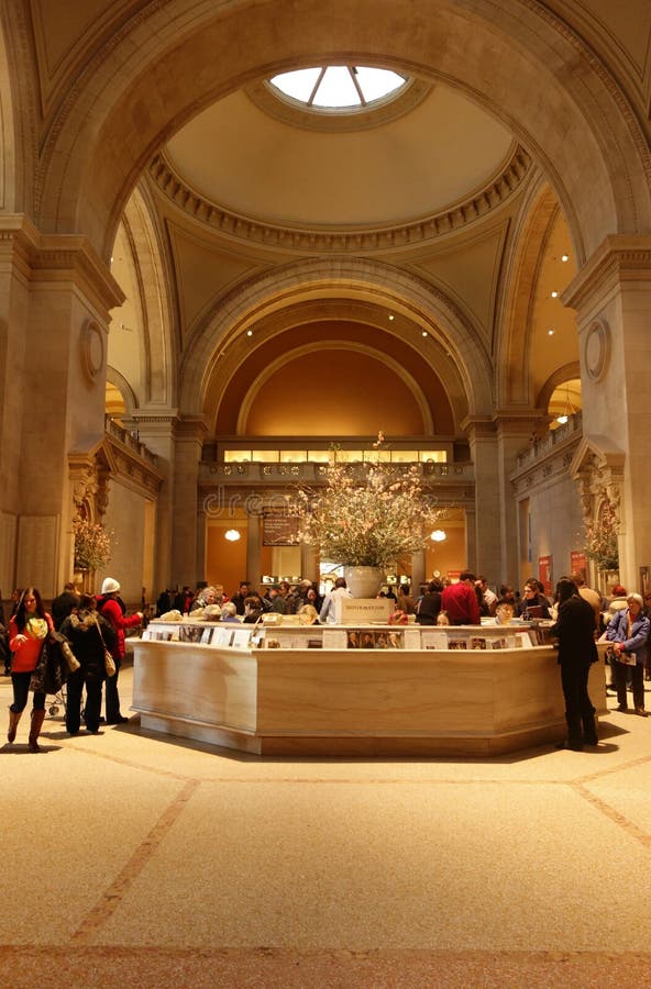 Metropolitan Museum of Art editorial stock image. Image of avenue ...