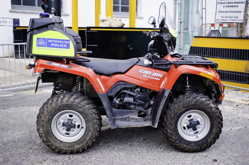 Metropolitan Police Outlander Editorial Image - Image of london, patrol ...