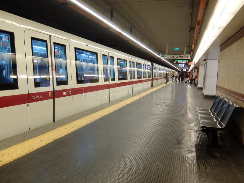 Metropolitana Di Roma, Italia Fotografia Stock Editoriale - Immagine di ...