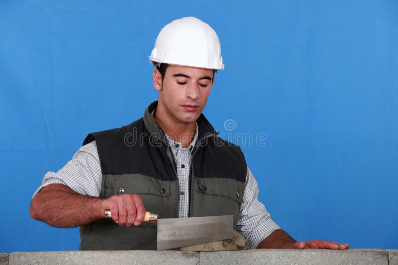 Metselaar op het werk stock foto. Image of mens, cement - 36894700