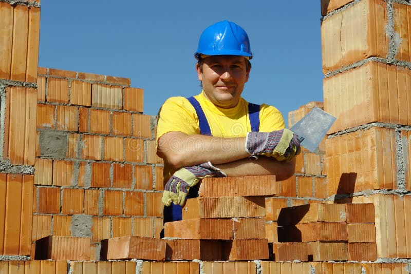 Metselaar met troffel stock foto. Image of bouwer, gebouw - 5526728