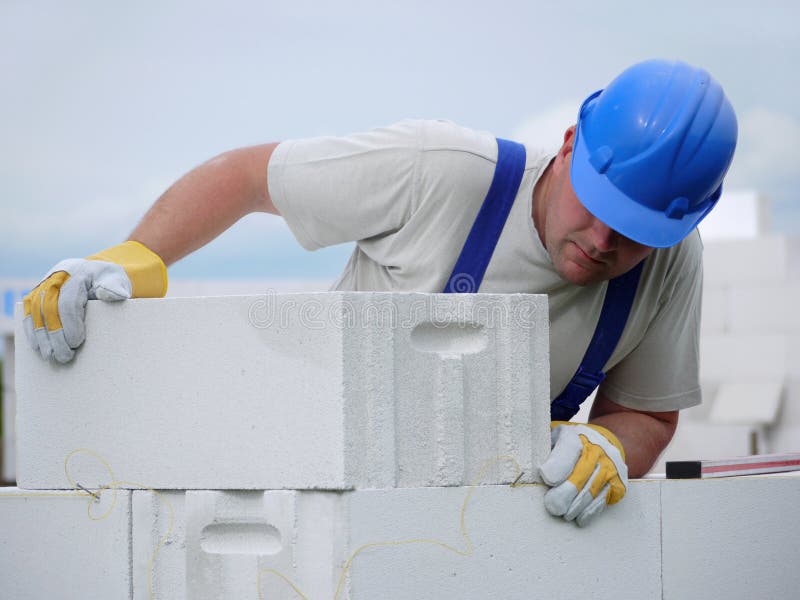 Metselaar op het werk stock afbeelding. Image of globaal - 9711829