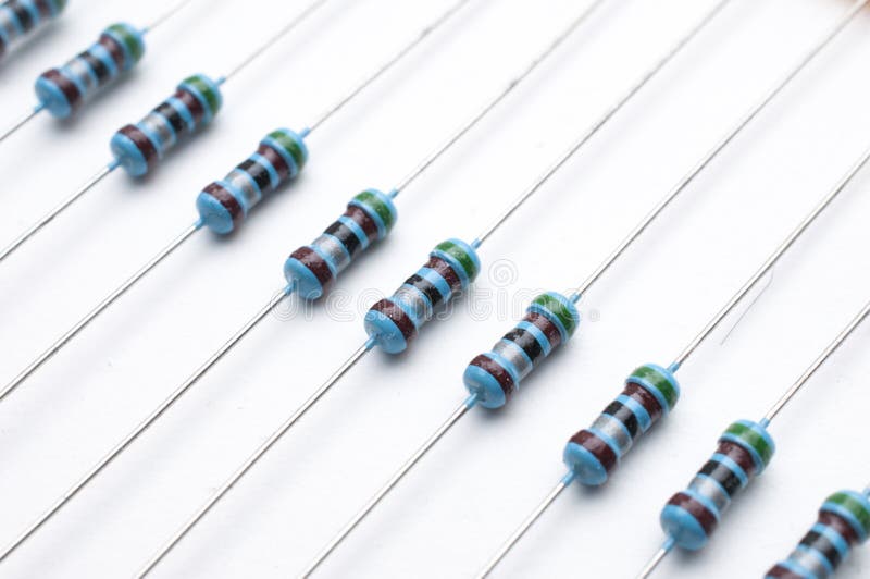 Resistenze; 510 OHM A Film Metallico 1W 5% Fotografia Stock - Immagine ...