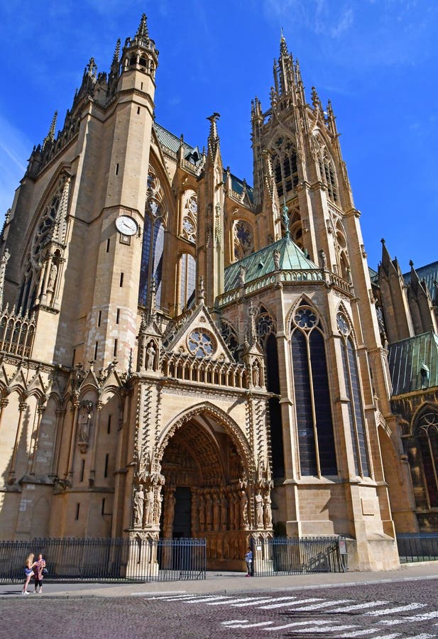 Metz, Frankrijk - Juli 25 2016: De Kathedraal Redactionele Fotografie ...