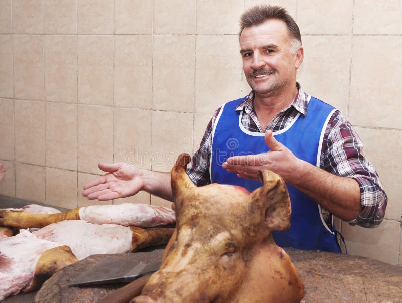 Metzger und Fleisch stockfoto. Bild von kopf, fahrwerkbein - 64613674
