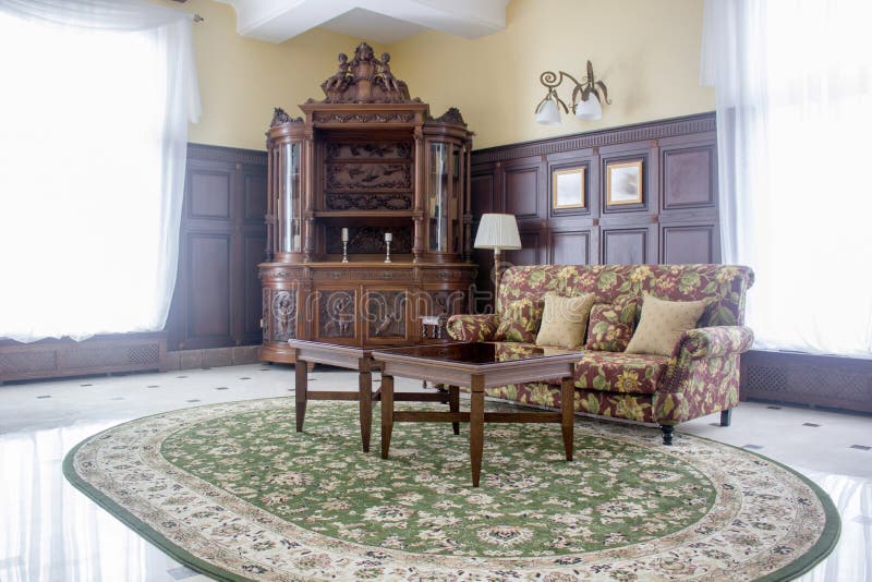 Meubles Classiques - Table Et Chaises Dans Le Hall Photo stock - Image ...