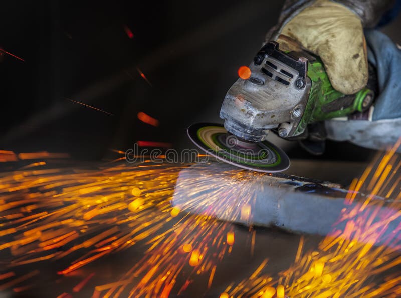 Meulage Dans Une Usine En Acier Image stock - Image du artisan, manuel ...