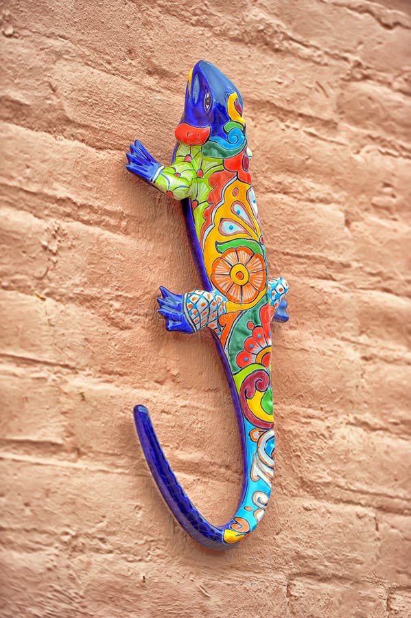 Mexican pottery lizard stock image. Image of decoration - 109887361