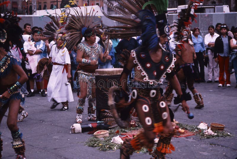 Mexico city; aztec dance editorial image. Image of crowd - 68326865