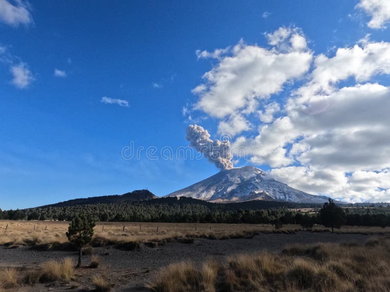 Mexico Volcano Popocatepetl Active Smoke Eruption Stock Image - Image ...