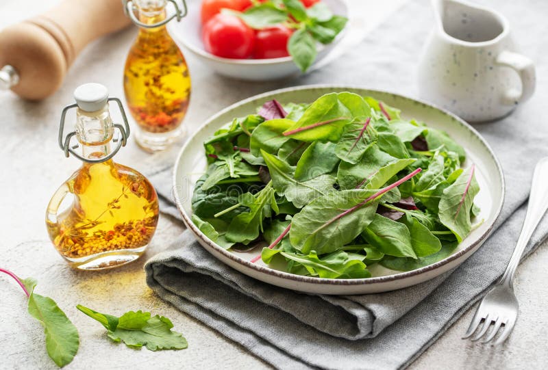 Mezclar hojas de ensalada imagen de archivo. Imagen de culinario ...