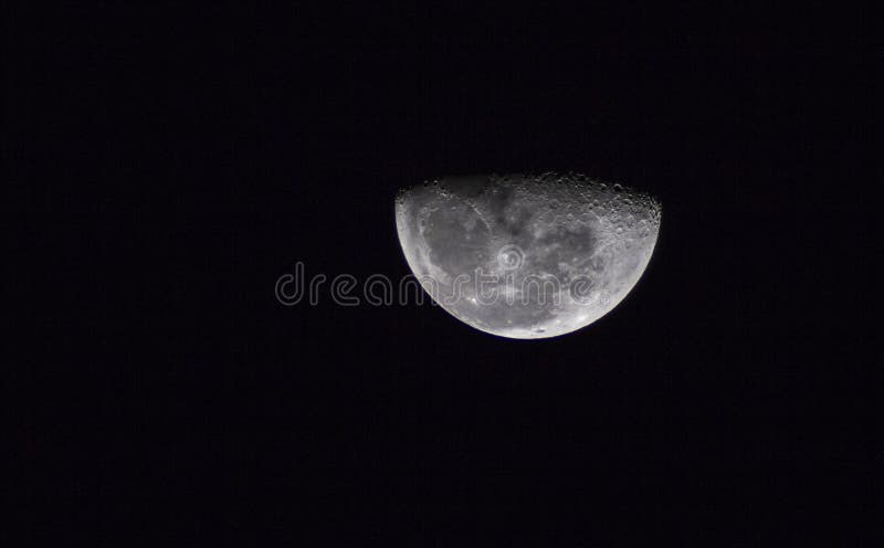 Mezza luna fotografia stock. Immagine di satellitare - 64401006