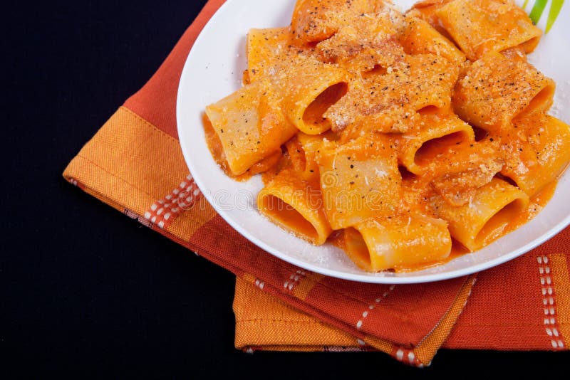 Mezzo Pacchero All Amatriciana Stock Image - Image of closeup, cuisine ...