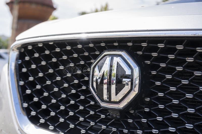 The MG Logo in the Radiator of a Car Editorial Photography - Image of ...