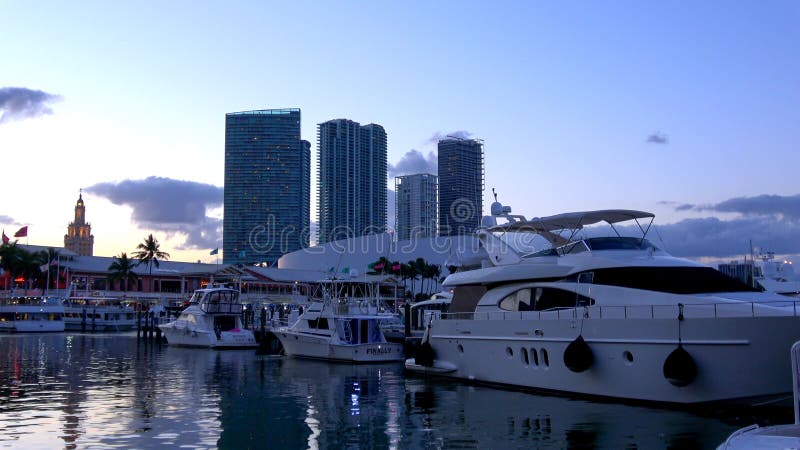 Miami Bayside in the Evening - MIAMI, USA APRIL 10, 2016 Editorial ...