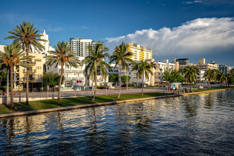 Miami, Floryda, Stany Zjednoczone Ameryki Skyline City Miami Oświetla ... Miami, Floryda, Stany Zjednoczone Ameryki Skyline City Miami Oświetla ...