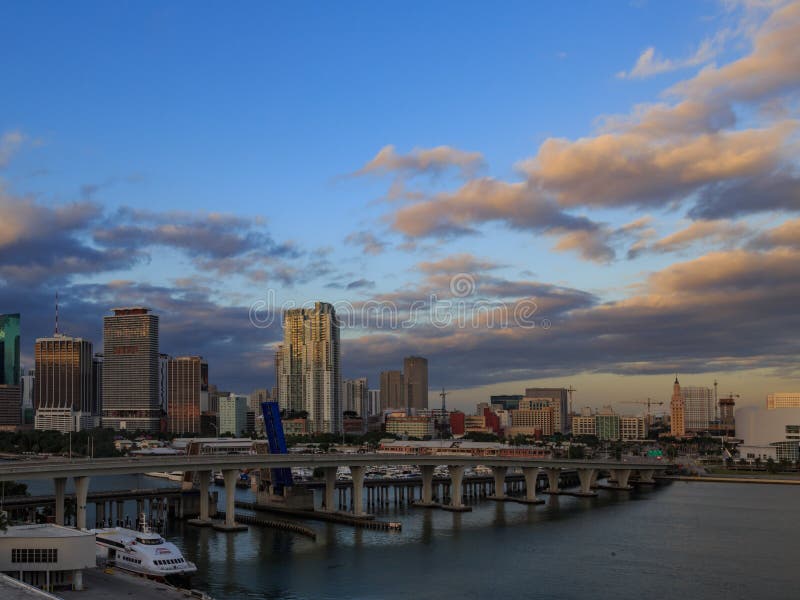 Miami Do Centro Do Porto De Miami Imagem de Stock Editorial - Imagem de ...