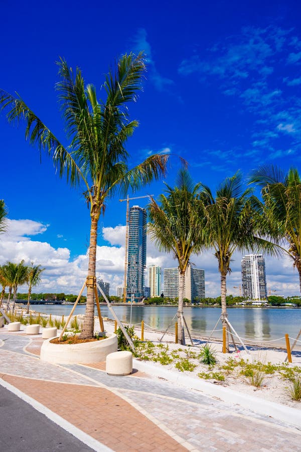 Miami Florida USA. Key Biscayne Park on Biscayne Bay Editorial ...