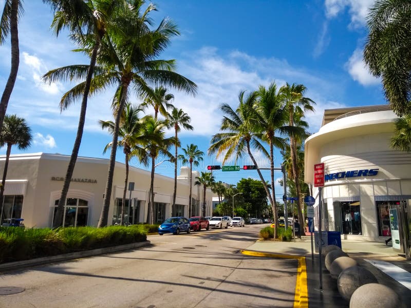 Miami. July 22, 2019: Lincoln Road in a Sunny Summer Day Editorial ...