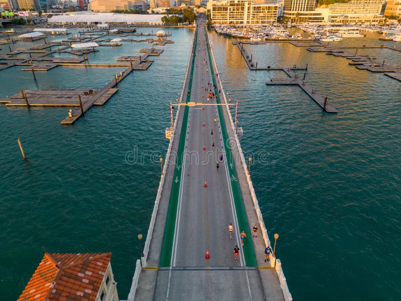 Miami Marathon Runners editorial photo. Image of test - 108675726