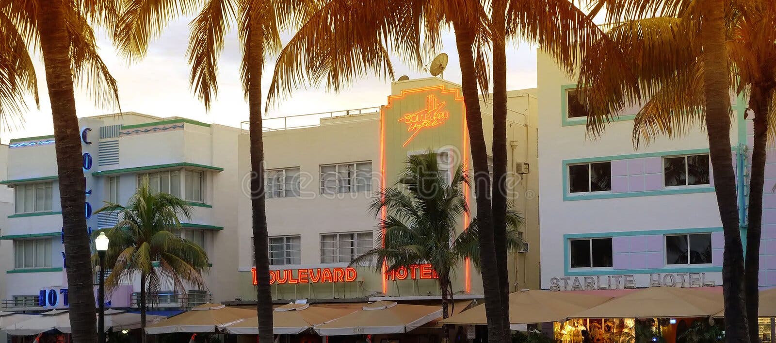 Ocean drive buildings editorial photo. Image of attraction - 49765031