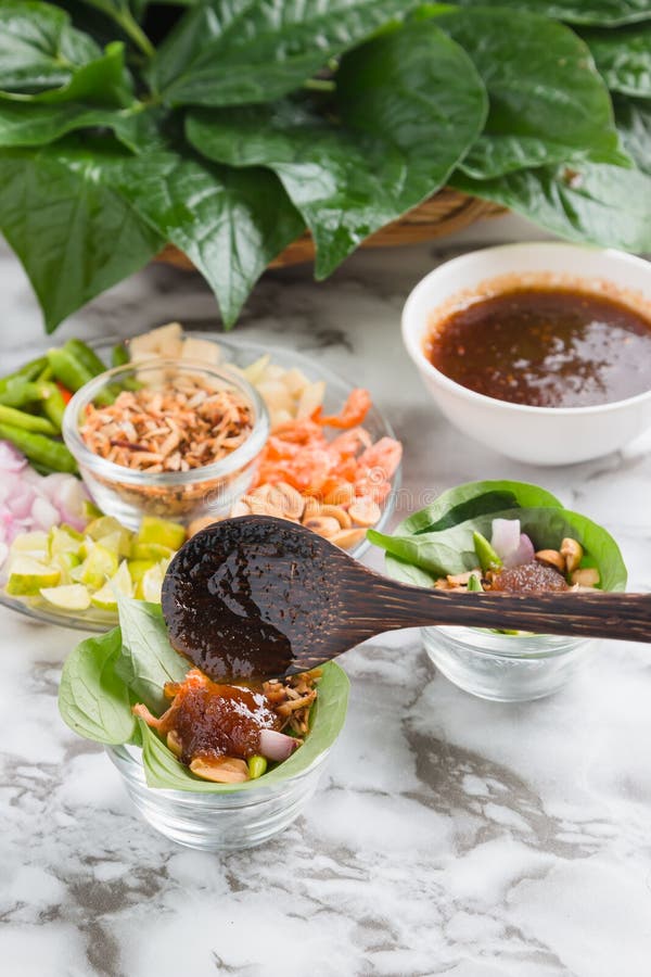 Miang Kum imagen de archivo. Imagen de cocina, rodillo - 56657815