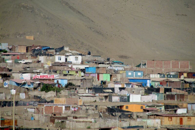 Miasto slamsy w Peru obraz editorial. Obraz złożonej z janela - 78168265