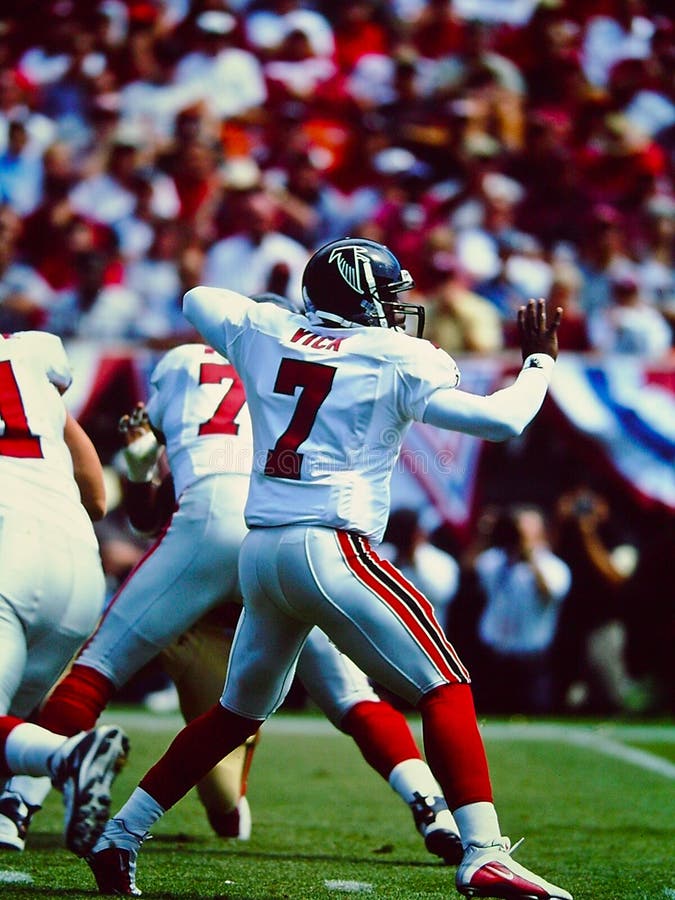 Michael Vick Atlanta Falcons Editorial Image - Image of field, athlete ...