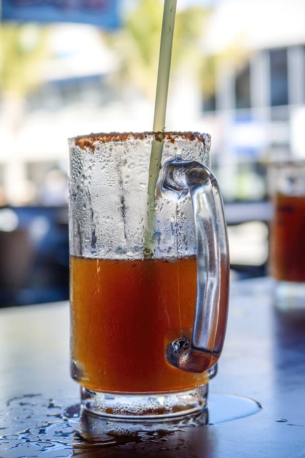 Michelada Mexicana Con Cerveza Oscura Foto de archivo - Imagen de ...