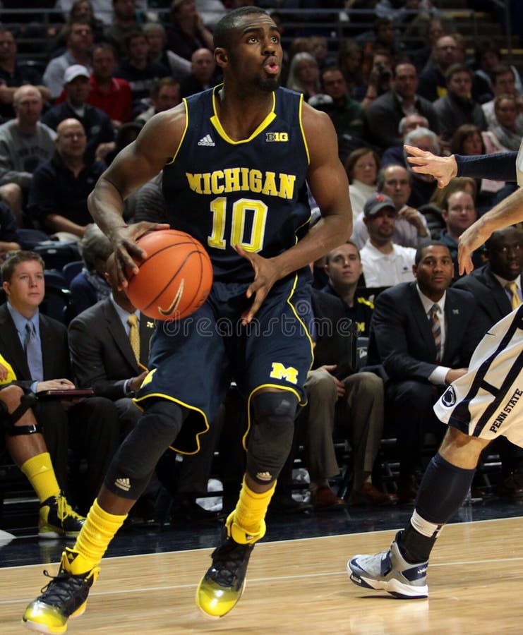Michigan Players Take the Field Editorial Photo - Image of stadium ...