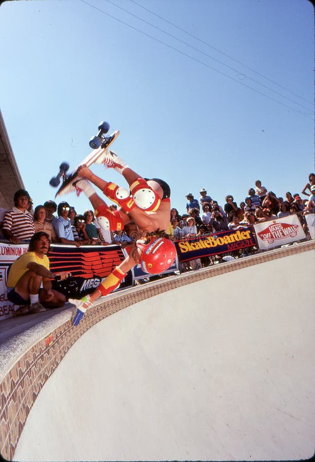 Mickey Alba a inversé image stock éditorial. Image du regroupement ...